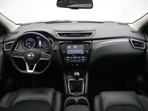 Black Nissan Qashqai 2020 in Vilnius, with an engine capacity of 1.30 L and mileage of 182 thousand km for 13799 €, photo 3 on AUTOMOTO.COM.LV