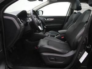 Black Nissan Qashqai 2020 in Vilnius, with an engine capacity of 1.30 L and mileage of 182 thousand km for 13799 €, photo 5 on AUTOMOTO.COM.LV
