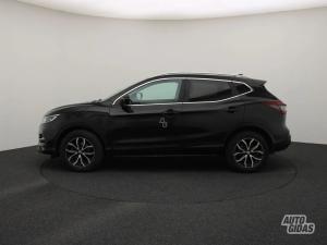 Black Nissan Qashqai 2020 in Vilnius, with an engine capacity of 1.30 L and mileage of 182 thousand km for 13799 €, photo 7 on AUTOMOTO.COM.LV