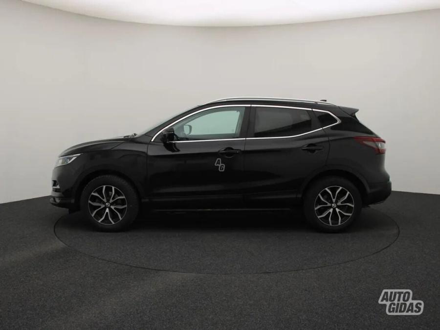 Black Nissan Qashqai 2020 in Vilnius, with an engine capacity of 1.30 L and mileage of 182 thousand km for 13799 €, photo 7 on AUTOMOTO.COM.LV