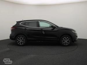 Black Nissan Qashqai 2020 in Vilnius, with an engine capacity of 1.30 L and mileage of 182 thousand km for 13799 €, photo 10 on AUTOMOTO.COM.LV