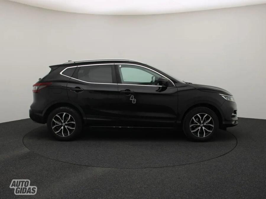 Black Nissan Qashqai 2020 in Vilnius, with an engine capacity of 1.30 L and mileage of 182 thousand km for 13799 €, photo 10 on AUTOMOTO.COM.LV
