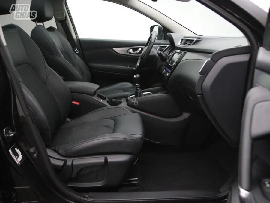 Black Nissan Qashqai 2020 in Vilnius, with an engine capacity of 1.30 L and mileage of 182 thousand km for 13799 €, photo 15 on AUTOMOTO.COM.LV