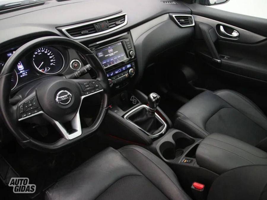 Black Nissan Qashqai 2020 in Vilnius, with an engine capacity of 1.30 L and mileage of 182 thousand km for 13799 €, photo 17 on AUTOMOTO.COM.LV