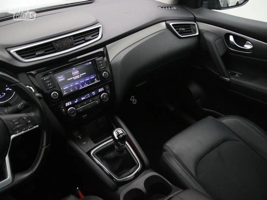 Black Nissan Qashqai 2020 in Vilnius, with an engine capacity of 1.30 L and mileage of 182 thousand km for 13799 €, photo 22 on AUTOMOTO.COM.LV