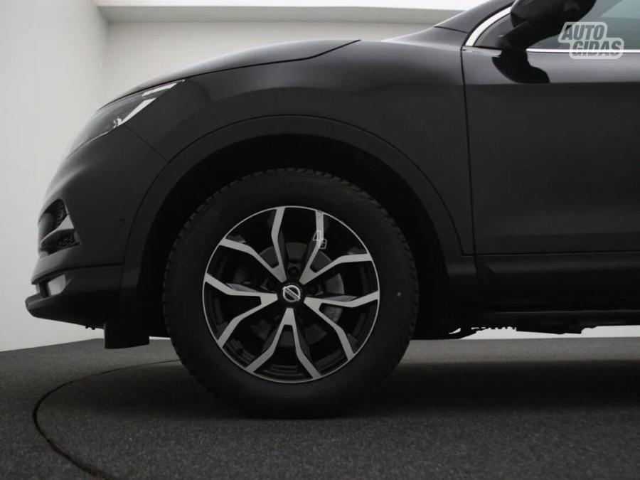 Black Nissan Qashqai 2020 in Vilnius, with an engine capacity of 1.30 L and mileage of 182 thousand km for 13799 €, photo 29 on AUTOMOTO.COM.LV