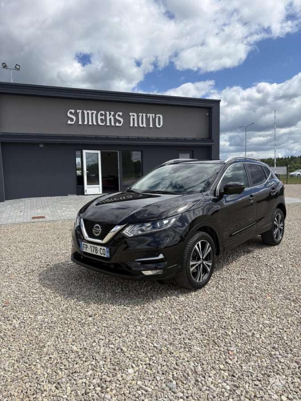 Black Nissan Qashqai 2020 in Taurage, with an engine capacity of 1.33 L and mileage of 88 thousand km for 12700 €, photo 1 on AUTOMOTO.COM.LV