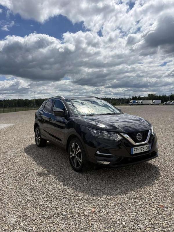 Black Nissan Qashqai 2020 in Taurage, with an engine capacity of 1.33 L and mileage of 88 thousand km for 12700 €, photo 3 on AUTOMOTO.COM.LV