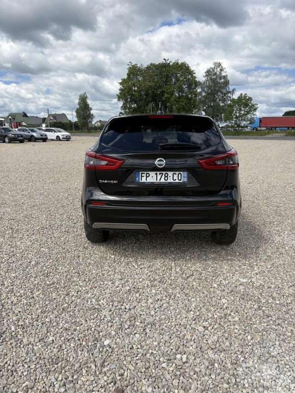 Black Nissan Qashqai 2020 in Taurage, with an engine capacity of 1.33 L and mileage of 88 thousand km for 12700 €, photo 6 on AUTOMOTO.COM.LV
