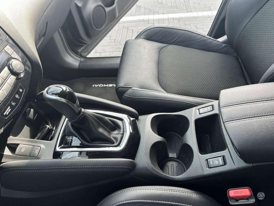Melns Nissan Qashqai 2020 Kauņa, ar dzinēja tilpumu 1.33 L un nobraukumu 53 tūkst. km par 17399 €, foto 24 vietnē AUTOMOTO.COM.LV