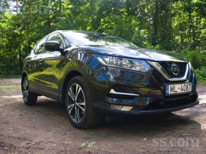 Black Nissan Qashqai 2020 in Riga, with an engine capacity of 1.30 L and mileage of 86 thousand km for 15000 €, photo 3 on AUTOMOTO.COM.LV