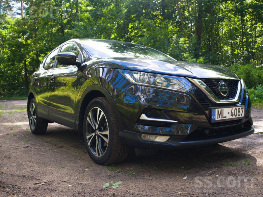 Black Nissan Qashqai 2020 in Riga, with an engine capacity of 1.30 L and mileage of 86 thousand km for 15000 €, photo 3 on AUTOMOTO.COM.LV