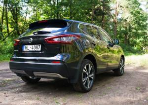 Black Nissan Qashqai 2020 in Riga, with an engine capacity of 1.30 L and mileage of 86 thousand km for 15000 €, photo 4 on AUTOMOTO.COM.LV