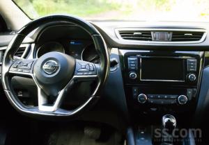 Black Nissan Qashqai 2020 in Riga, with an engine capacity of 1.30 L and mileage of 86 thousand km for 15000 €, photo 8 on AUTOMOTO.COM.LV