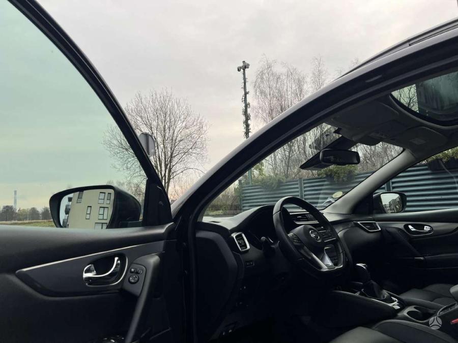 Black Nissan Qashqai 2021 in Kaunas, with an engine capacity of 1.46 L and mileage of 178 thousand km for 15350 €, photo 13 on AUTOMOTO.COM.LV