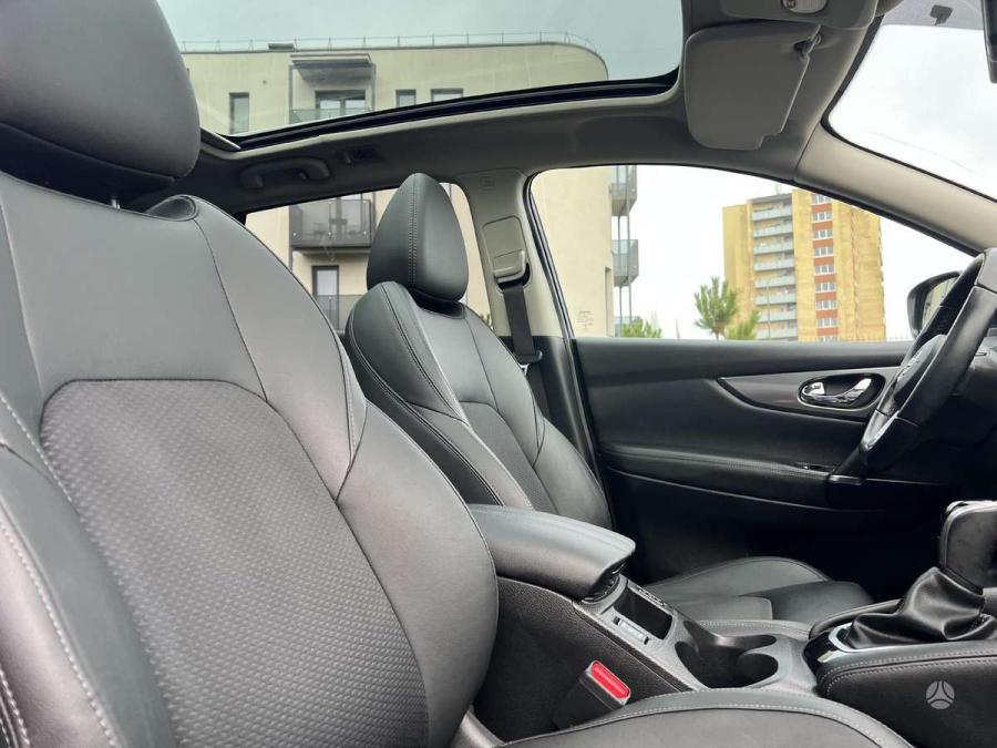 Black Nissan Qashqai 2021 in Kaunas, with an engine capacity of 1.46 L and mileage of 178 thousand km for 15350 €, photo 31 on AUTOMOTO.COM.LV