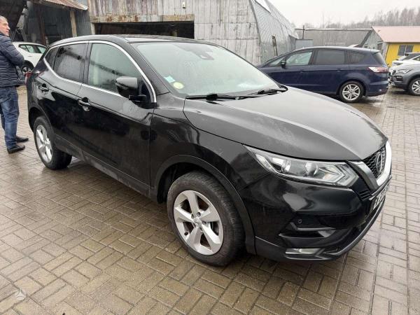 Black Nissan Qashqai 2021 in Kaunas, with an engine capacity of 1.46 L and mileage of 185 thousand km for 12705 €, photo 1 on AUTOMOTO.COM.LV