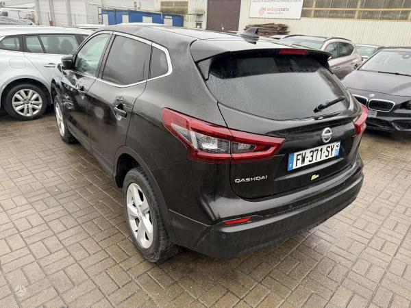 Black Nissan Qashqai 2021 in Kaunas, with an engine capacity of 1.46 L and mileage of 185 thousand km for 12705 €, photo 3 on AUTOMOTO.COM.LV