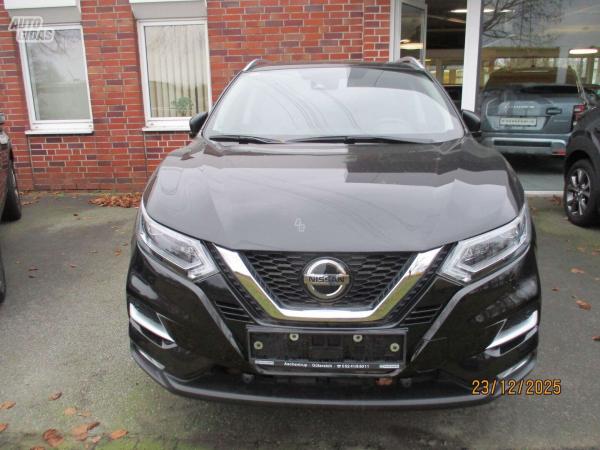 Black Nissan Qashqai 2021 in Kaunas, with an engine capacity of 1.30 L and mileage of 58 thousand km for 21875 €, photo 2 on AUTOMOTO.COM.LV