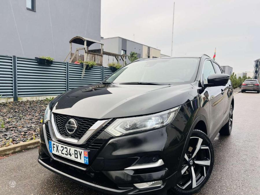 Black Nissan Qashqai 2021 in Kaunas, with an engine capacity of 1.46 L and mileage of 185 thousand km for 15330 €, photo 1 on AUTOMOTO.COM.LV