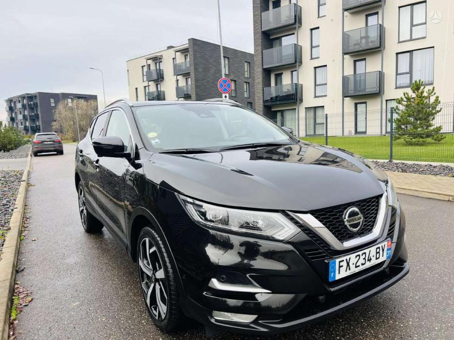 Black Nissan Qashqai 2021 in Kaunas, with an engine capacity of 1.46 L and mileage of 185 thousand km for 15330 €, photo 3 on AUTOMOTO.COM.LV