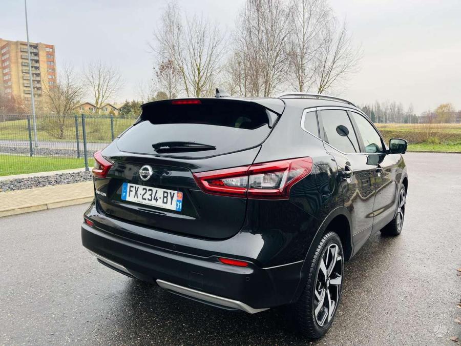 Black Nissan Qashqai 2021 in Kaunas, with an engine capacity of 1.46 L and mileage of 185 thousand km for 15330 €, photo 9 on AUTOMOTO.COM.LV