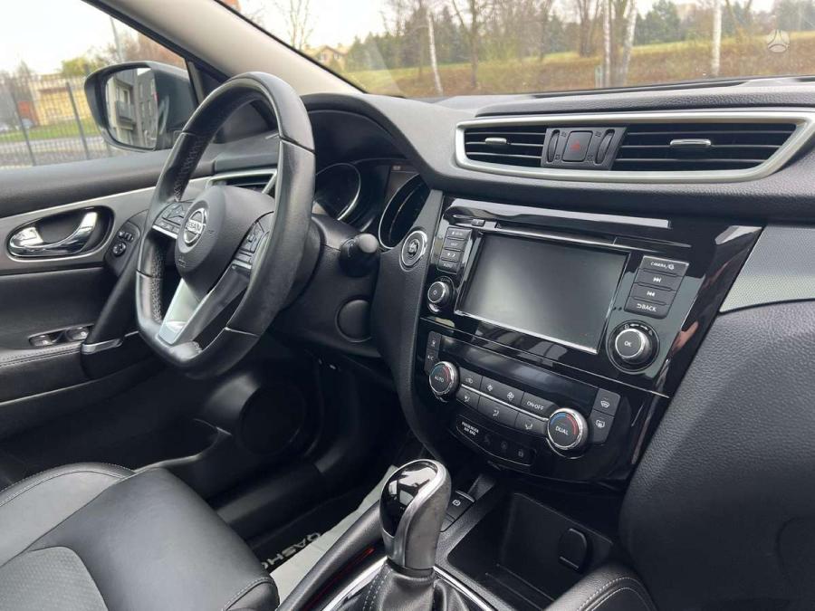 Black Nissan Qashqai 2021 in Kaunas, with an engine capacity of 1.46 L and mileage of 185 thousand km for 15330 €, photo 23 on AUTOMOTO.COM.LV