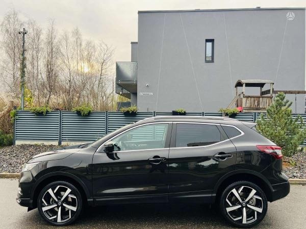 Black Nissan Qashqai 2021 in Kaunas, with an engine capacity of 1.46 L and mileage of 185 thousand km for 15200 €, photo 3 on AUTOMOTO.COM.LV