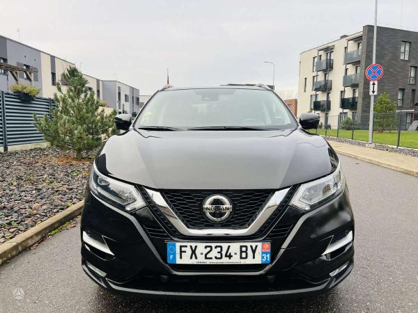 Black Nissan Qashqai 2021 in Kaunas, with an engine capacity of 1.46 L and mileage of 185 thousand km for 15200 €, photo 4 on AUTOMOTO.COM.LV