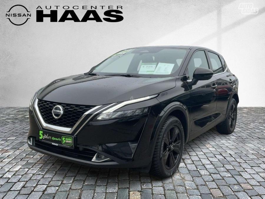 Black Nissan Qashqai 2021 in Kaunas, with an engine capacity of 1.30 L and mileage of 42 thousand km for 22379 €, photo 2 on AUTOMOTO.COM.LV