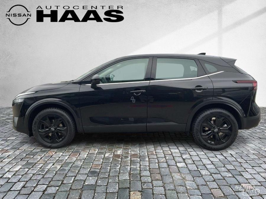 Black Nissan Qashqai 2021 in Kaunas, with an engine capacity of 1.30 L and mileage of 42 thousand km for 22379 €, photo 3 on AUTOMOTO.COM.LV