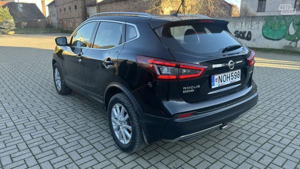 Black Nissan Qashqai 2021 in Vilnius, with an engine capacity of 2.00 L and mileage of 45 thousand km for 17200 €, photo 6 on AUTOMOTO.COM.LV