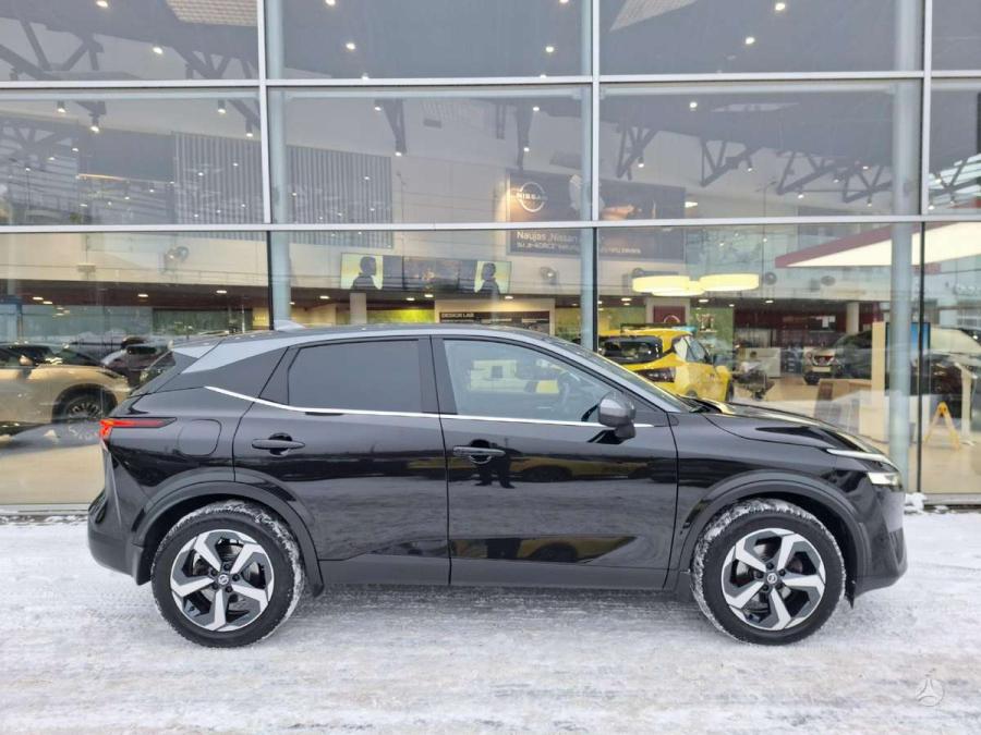Black Nissan Qashqai 2021 in Vilnius, with an engine capacity of 1.33 L and mileage of 34 thousand km for 21500 €, photo 5 on AUTOMOTO.COM.LV