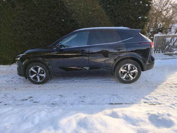 Black Nissan Qashqai 2021 in Kalvarija, with an engine capacity of 1.33 L and mileage of 152 thousand km for 19300 €, photo 4 on AUTOMOTO.COM.LV