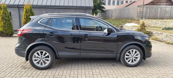Black Nissan Qashqai 2021 in Kedainiai, with an engine capacity of 2.00 L and mileage of 46 thousand km for 15999 €, photo 6 on AUTOMOTO.COM.LV
