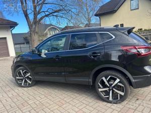 Black Nissan Qashqai 2021 in Riga, with an engine capacity of 1.30 L and mileage of 49 thousand km for 16400 €, photo 5 on AUTOMOTO.COM.LV