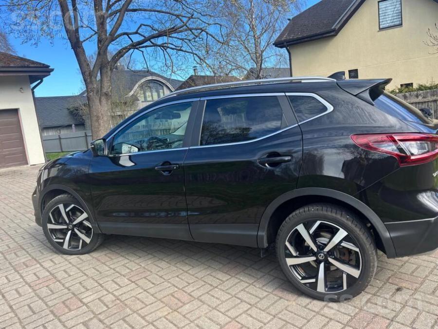Black Nissan Qashqai 2021 in Riga, with an engine capacity of 1.30 L and mileage of 49 thousand km for 16400 €, photo 5 on AUTOMOTO.COM.LV