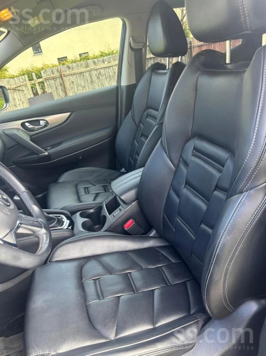 Black Nissan Qashqai 2021 in Riga, with an engine capacity of 1.30 L and mileage of 49 thousand km for 16400 €, photo 7 on AUTOMOTO.COM.LV