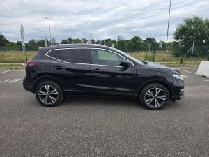 Black Nissan Qashqai 2021 in Vilnius, with an engine capacity of 1.46 L and mileage of 220 thousand km for 13300 €, photo 3 on AUTOMOTO.COM.LV
