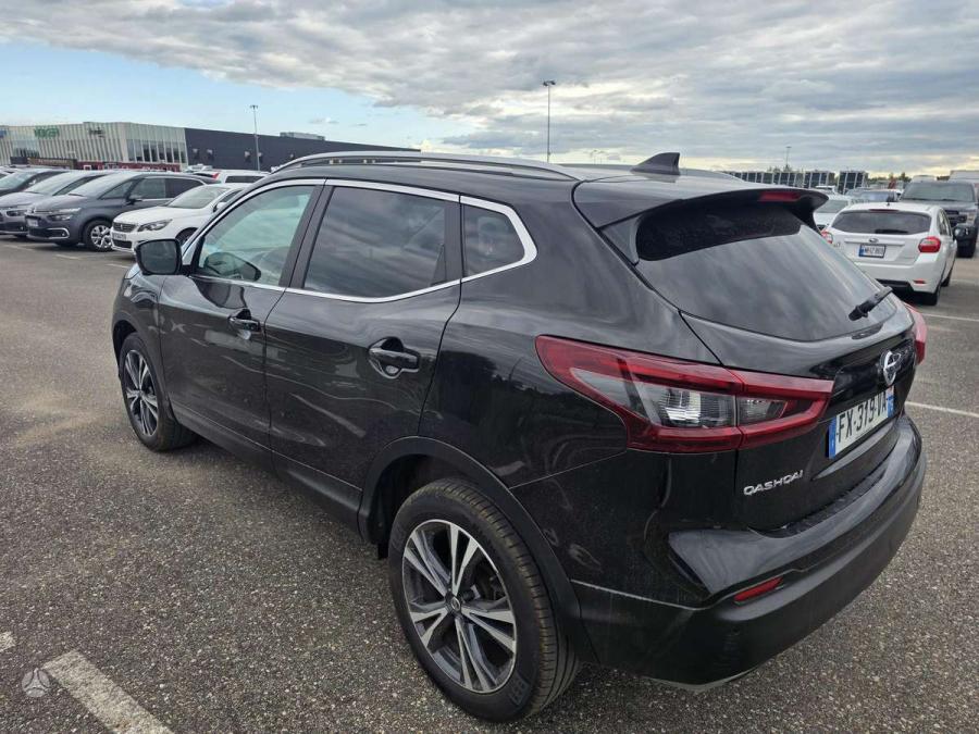 Black Nissan Qashqai 2021 in Vilnius, with an engine capacity of 1.46 L and mileage of 220 thousand km for 13300 €, photo 5 on AUTOMOTO.COM.LV