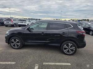 Black Nissan Qashqai 2021 in Vilnius, with an engine capacity of 1.46 L and mileage of 220 thousand km for 13300 €, photo 6 on AUTOMOTO.COM.LV