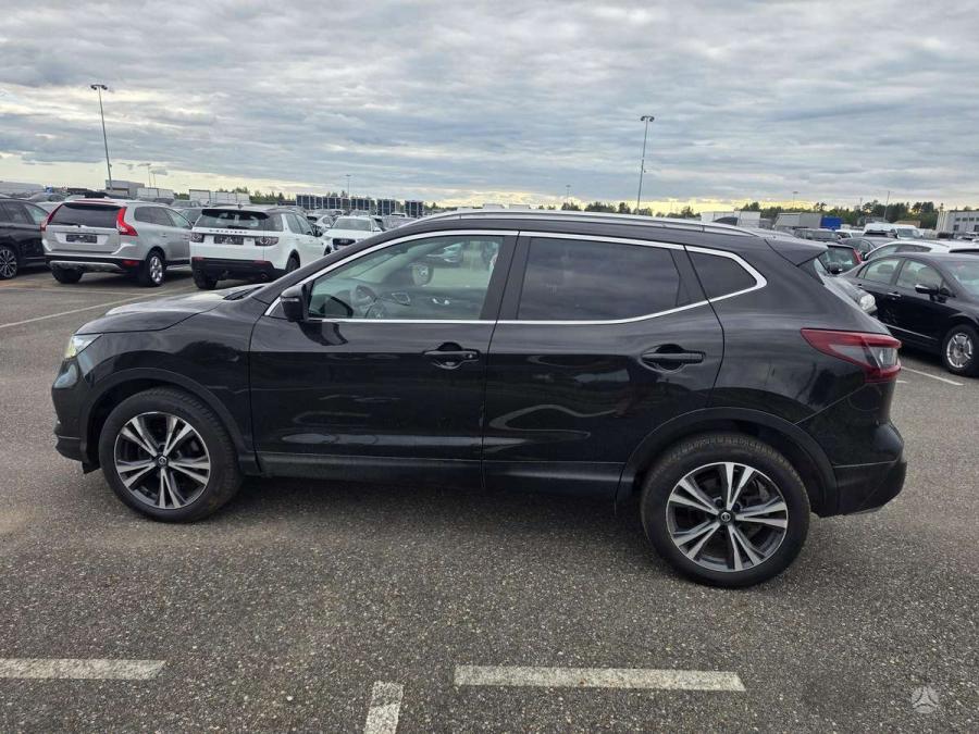 Black Nissan Qashqai 2021 in Vilnius, with an engine capacity of 1.46 L and mileage of 220 thousand km for 13300 €, photo 6 on AUTOMOTO.COM.LV
