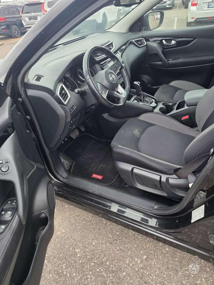 Black Nissan Qashqai 2021 in Vilnius, with an engine capacity of 1.46 L and mileage of 220 thousand km for 13300 €, photo 8 on AUTOMOTO.COM.LV