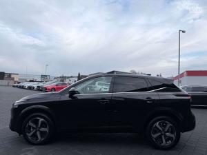 Melns Nissan Qashqai 2022 Kauņa, ar dzinēja tilpumu 1.30 L un nobraukumu 27 tūkst. km par 24459 €, foto 4 vietnē AUTOMOTO.COM.LV