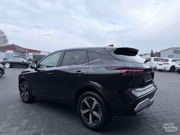 Black Nissan Qashqai 2022 in Kaunas, with an engine capacity of 1.30 L and mileage of 27 thousand km for 24459 €, photo 5 on AUTOMOTO.COM.LV