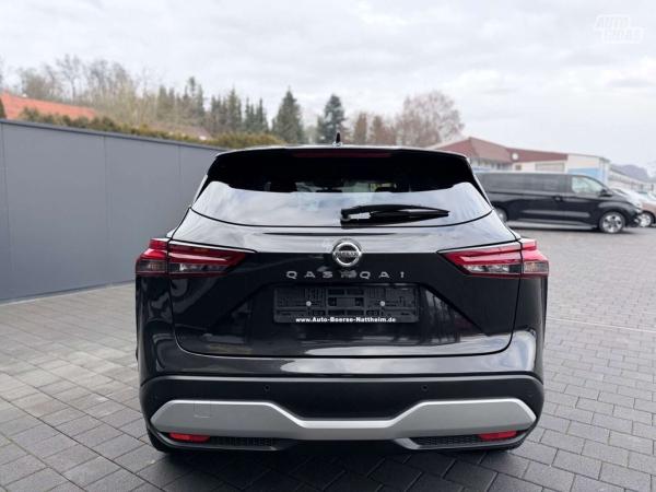 Black Nissan Qashqai 2022 in Kaunas, with an engine capacity of 1.30 L and mileage of 27 thousand km for 24459 €, photo 6 on AUTOMOTO.COM.LV