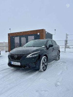 Black Nissan Qashqai 2022 in Kaunas, with an engine capacity of 1.33 L and mileage of 27 thousand km for 20300 €, photo  on AUTOMOTO.COM.LV
