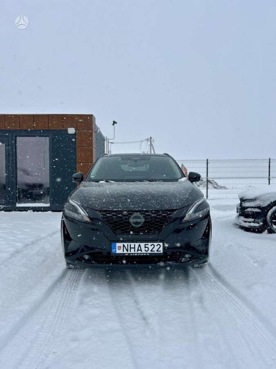 Black Nissan Qashqai 2022 in Kaunas, with an engine capacity of 1.33 L and mileage of 27 thousand km for 20300 €, photo 2 on AUTOMOTO.COM.LV