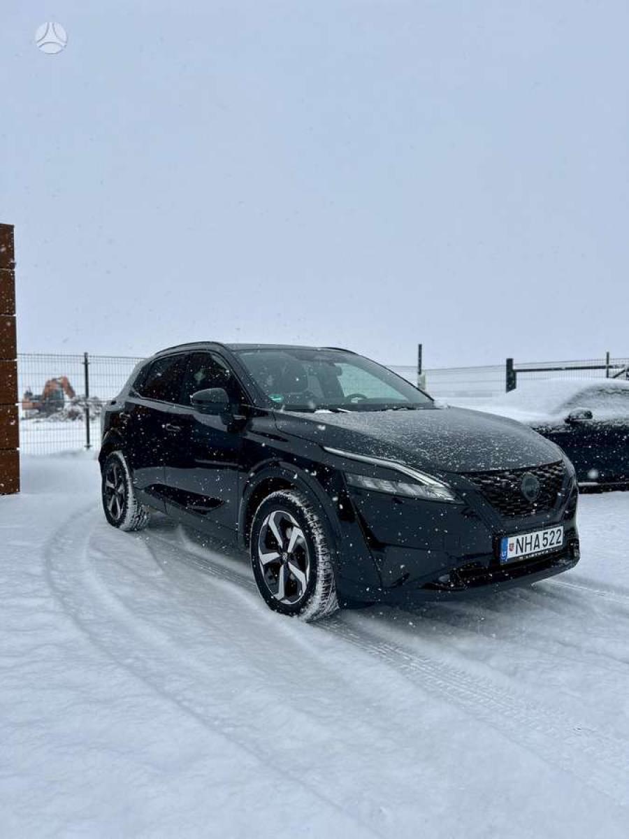 Black Nissan Qashqai 2022 in Kaunas, with an engine capacity of 1.33 L and mileage of 27 thousand km for 20300 €, photo 4 on AUTOMOTO.COM.LV