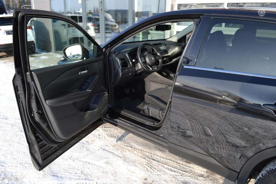 Black Nissan Qashqai 2022 in Vilnius, with an engine capacity of 1.33 L and mileage of 116 thousand km for 20000 €, photo 17 on AUTOMOTO.COM.LV
